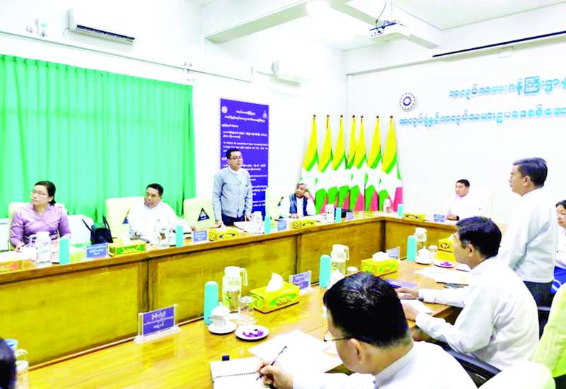 ရုရှားရေတပ်စစ်ရေယာဉ်များမှ အရာရှိ၊ စစ်သည်များနှင့် တပ်မတော် ရေ မှ အရာရှိ၊ စစ်သည်များ ချစ်ကြည်ရင