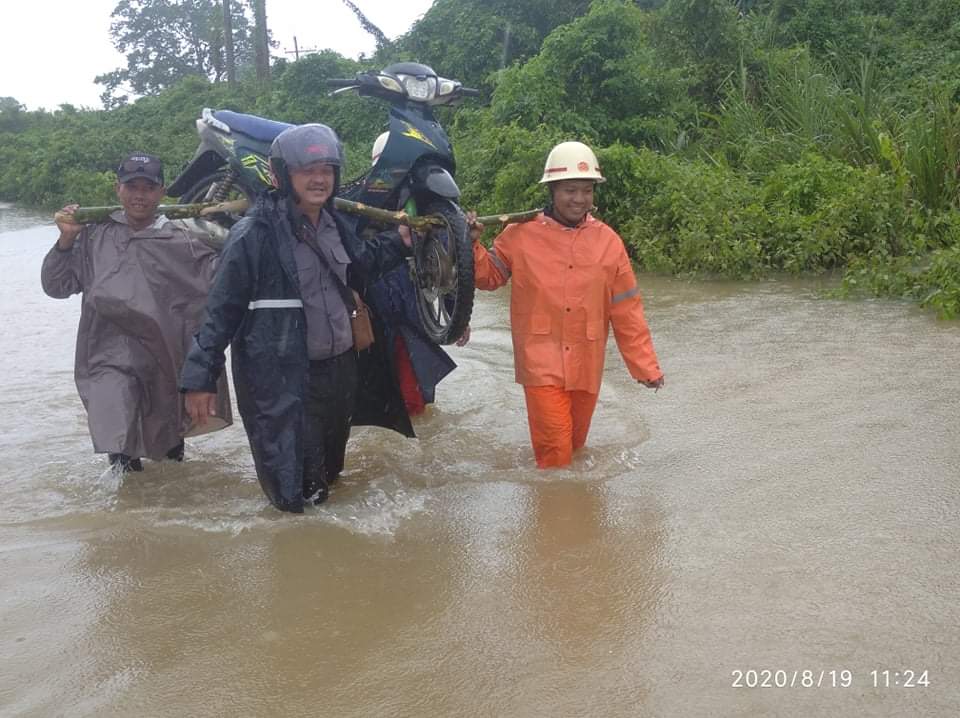 မိုးအဆက်မပြတ်ရွာသွန်းမှုကြောင့် ကိုးမိုင် ပါဟုတ်တောင်ကြား ကားလမ်းရေကျော