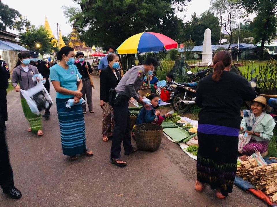 မိုင်းရယ်မြို့တွင် ကိုဗစ် ၁၉ ရောဂါ ကာကွယ်ရေးအတွက် ဈေးများအတွင်း နှာခေါင