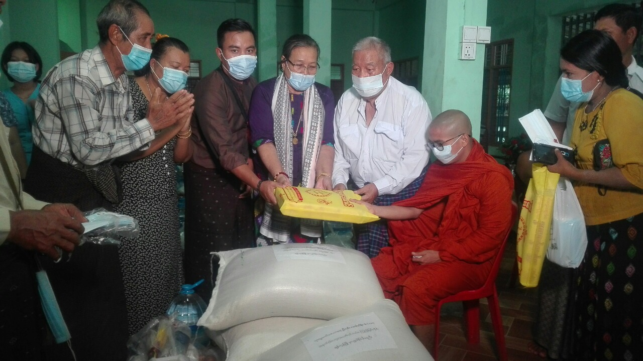 တွံတေးမြို့ပေါ်ရှိ ဘုန်းတော်ကြီးကျောင်းနှင့် သီလရှင်စာသင်တိုက်များသို့