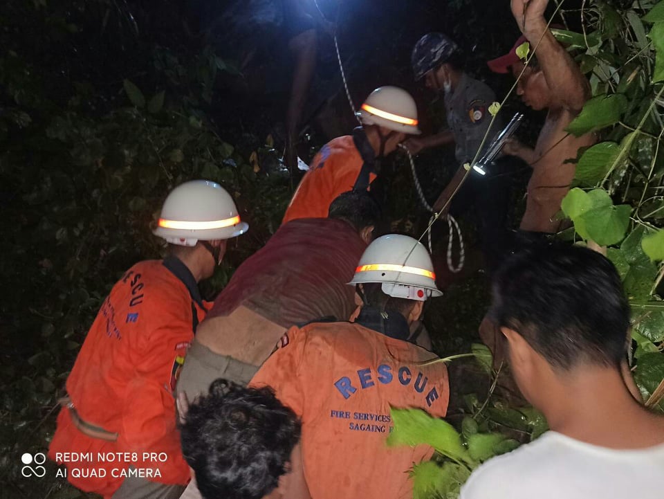 ကလေး ကလေးဝ ကားလမ်း မိုင်တိုင်အမှတ် ၅ မိုင်အနီးတွင် အိမ်စီးကားတစ်စီး မြစ်သာမြစ် အတွင်း ပြုတ်ကျမ