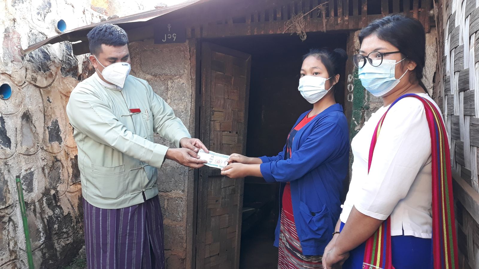 ပအိုဝ်းကိုယ်ပိုင်အုပ်ချုပ်ခွင့်ရဒေသ ဟိုပုံးမြို့နယ်တွင် ပုံမှန်ဝင်ငွေမရှိသော အခြေခံ လူတန်းစား မ