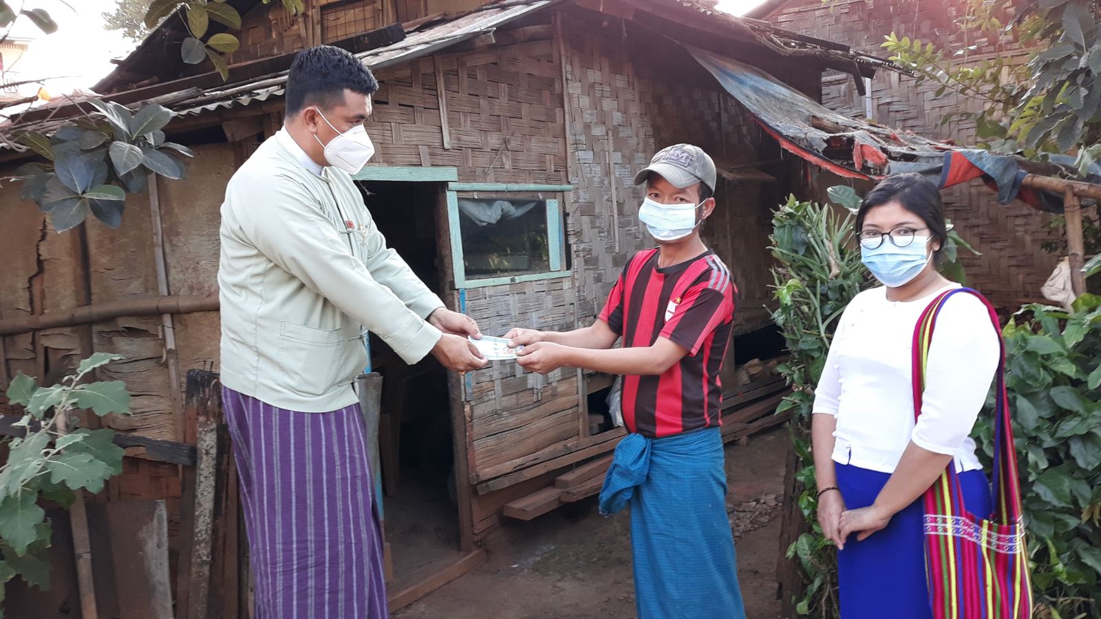 ပအိုဝ်းကိုယ်ပိုင်အုပ်ချုပ်ခွင့်ရဒေသ ဟိုပုံးမြို့နယ်တွင် ပုံမှန်ဝင်ငွေမရှိသော အခြေခံ လူတန်းစား မ