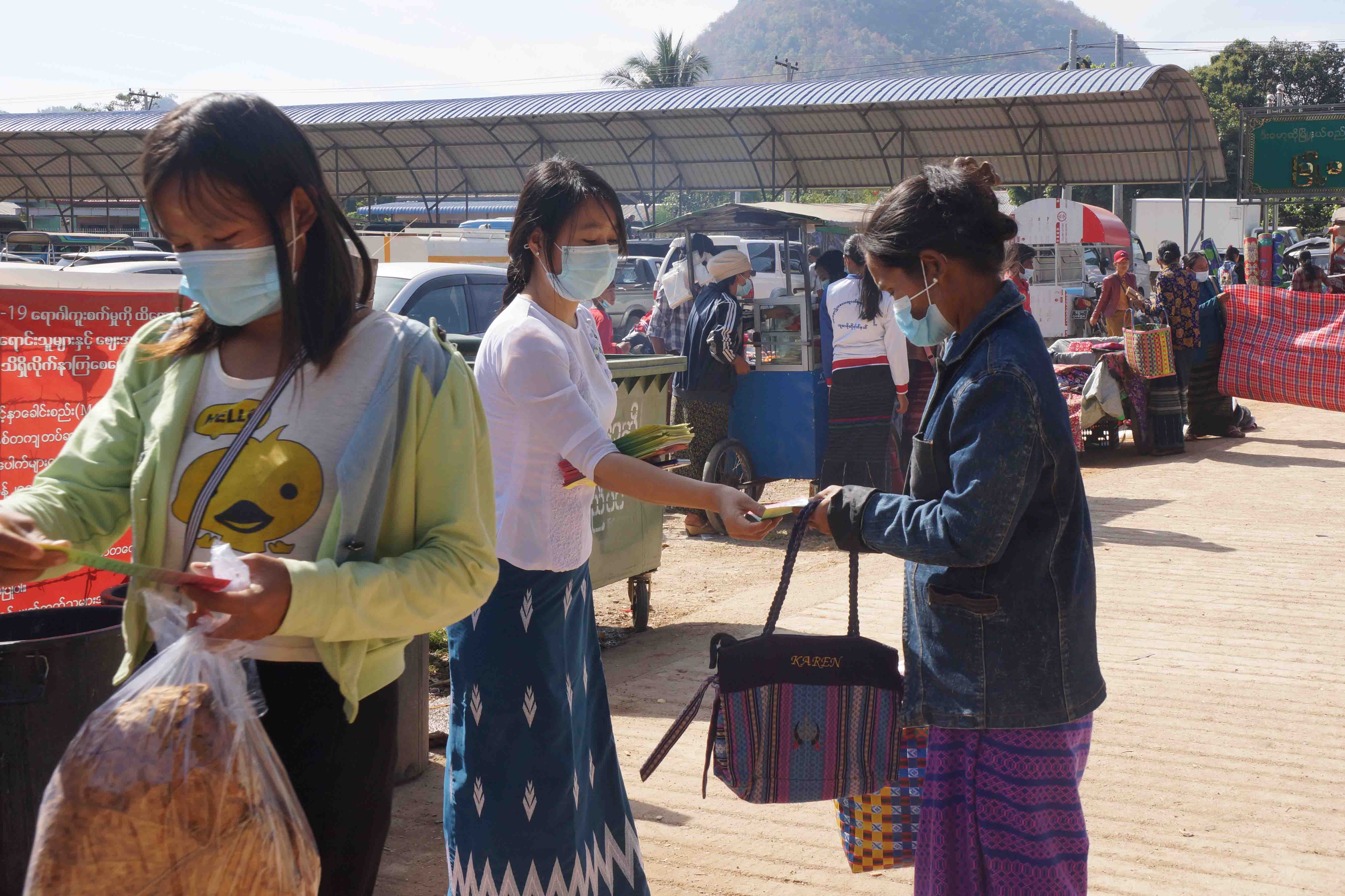 ဒီးမော့ဆိုမြို့မဈေးတွင် ၇၃ နှစ်မြောက် လွတ်လပ်ရေးနေ့ အထိမ်းအမှတ် သတင
