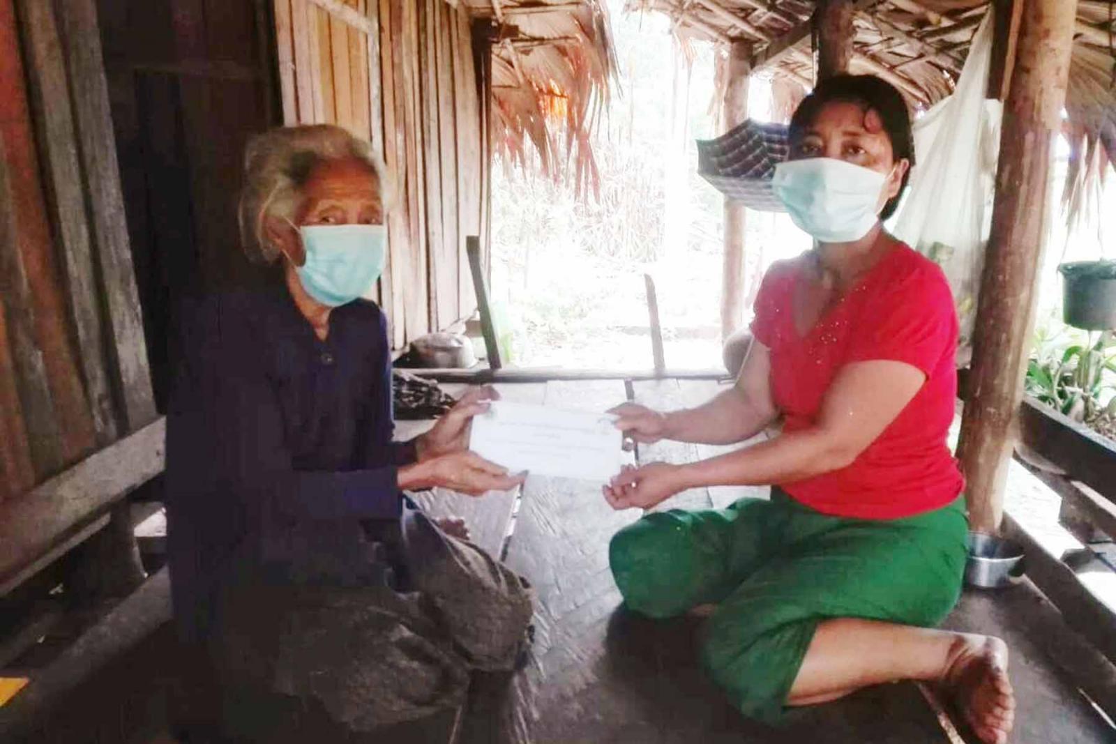 ကလိန်အောင်မြို့၌ အသက် ၈၅ နှစ်နှင့်အထက် အဖိုး၊ အဖွားများအား လူမှုရေးပင