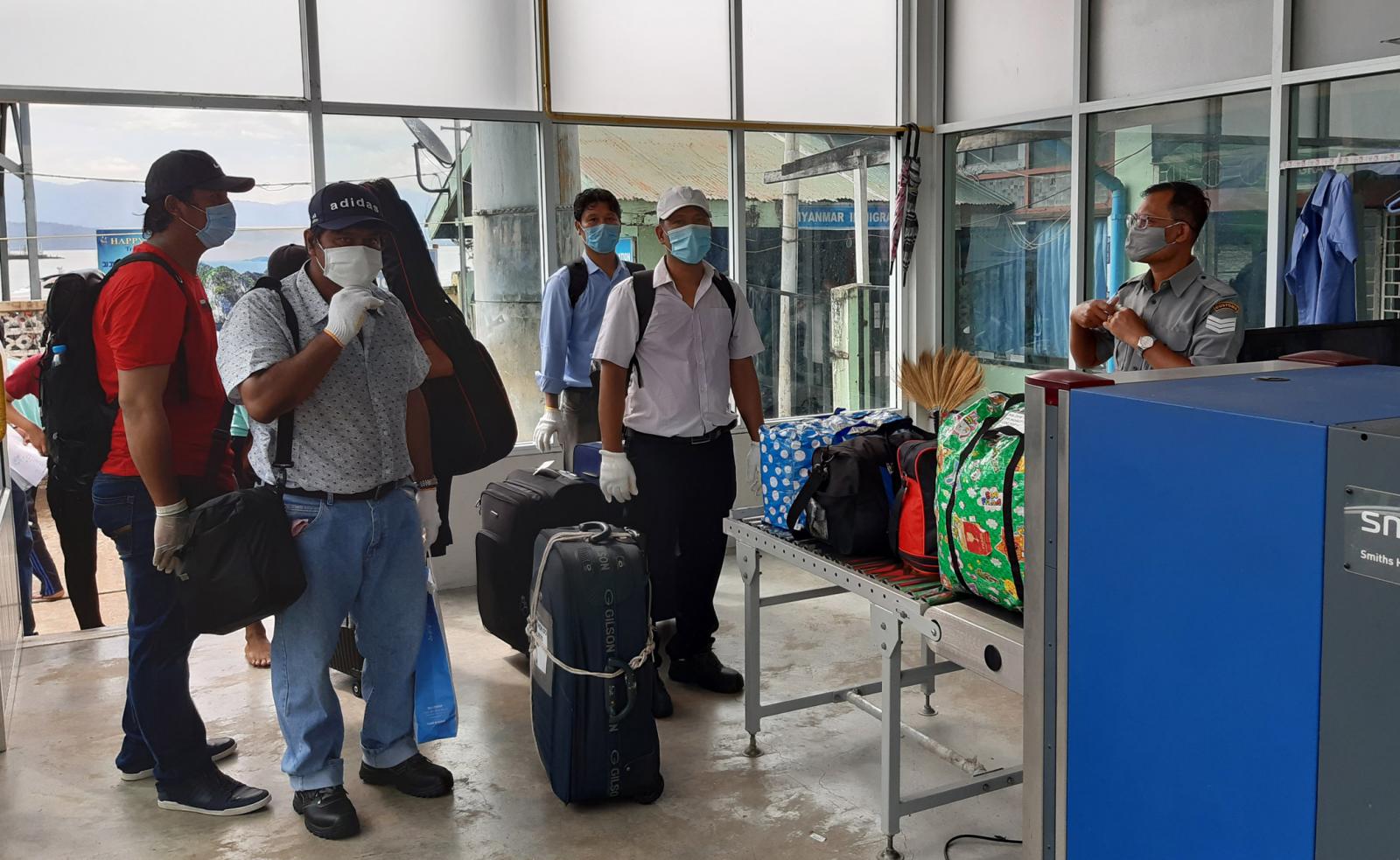 နေရပ်ပြန်မြန်မာသင်္ဘောသားများ ကော့သောင်းမြို့တွင် အသွားအလာကန့်သတ်စောင့