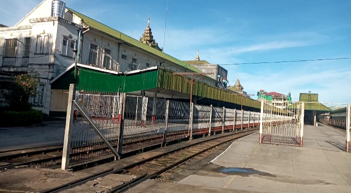 ရန်ကုန်ဘူတာကြီးမှ မြန်မာနိုင်ငံအတွင်း တိုင်းနှင့်ပြည်နယ်အနှံ့ ပြေးဆ
