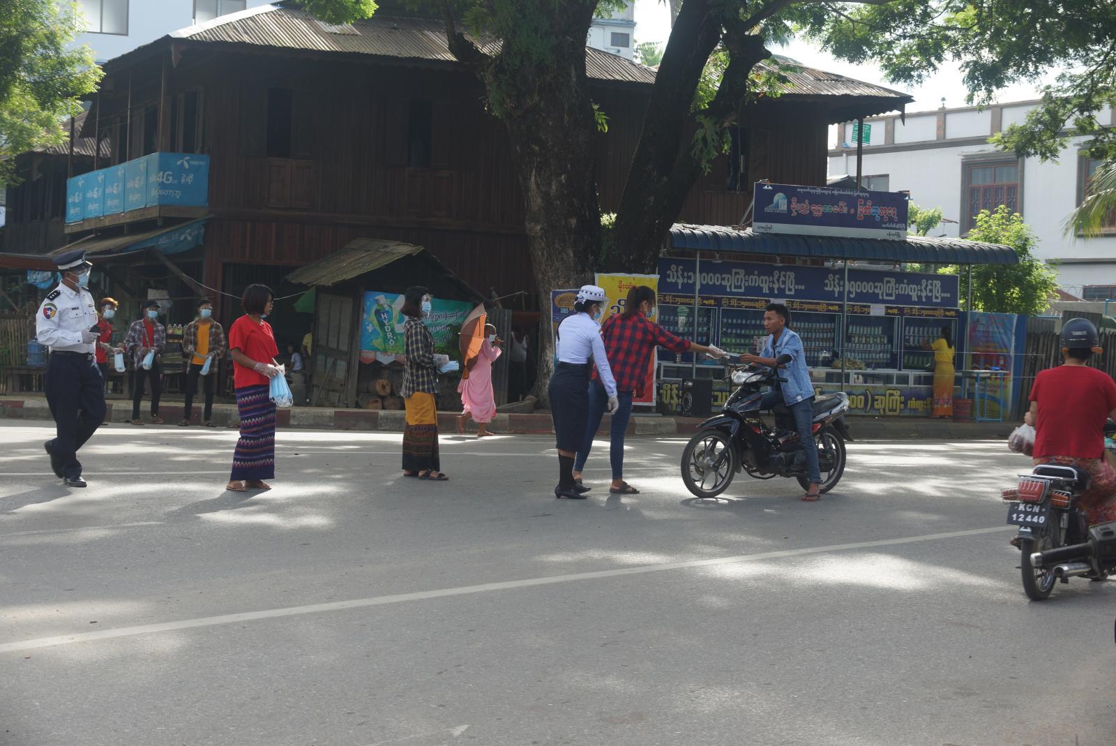 ဗန်းမော်မြို့တွင် ဒေသခံပြည်သူများအား ကိုဗစ် ၁၉ ရောဂါ ကာကွယ်ရေးအတွက် Mask Campaign ဆောင်ရွက