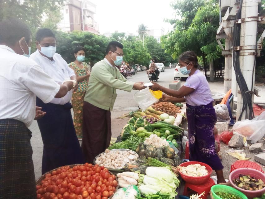 အောင်မြေသာစံမြို့နယ်တွင် ဈေးသည်များအား နှာခေါင်းစည်း Mask ၊ Face