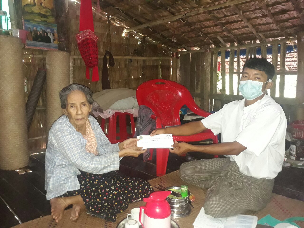 ဘိုကလေးမြို့နယ်အတွင်းမှ အသက် ၈၅ နှစ်အထက် ဘိုးဘွားများအား အိမ်အရောက် လူမ