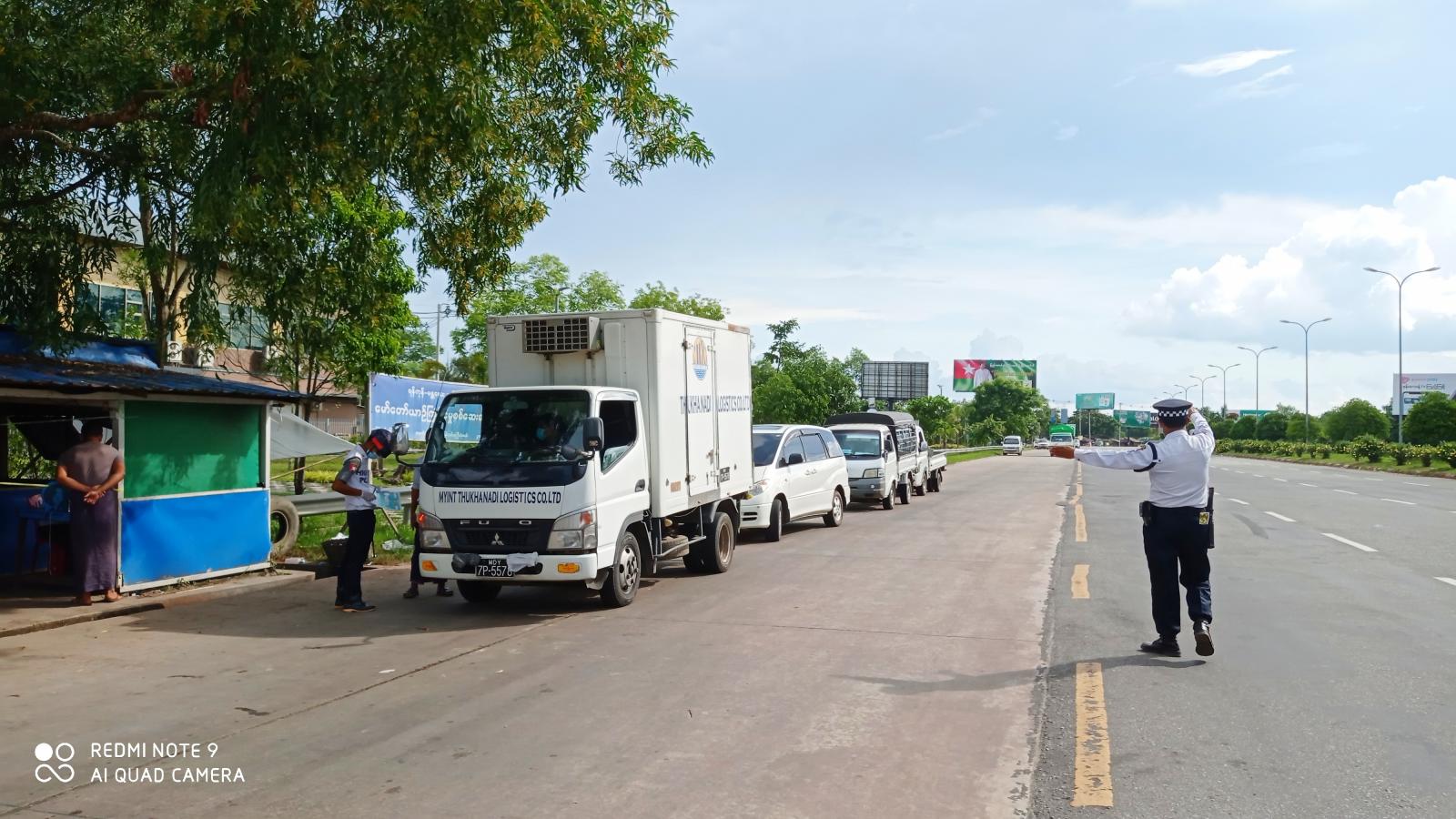 ရန်ကုန် နေပြည်တော်အမြန်လမ်းမကြီး ၀ မိုင်တိုင်တွင် မော်တော်ယာဉ်နှင့
