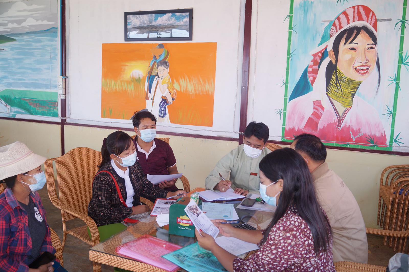 ဖယ်ခုံမြို့နယ်၌ ကိုဗစ် ၁၉ ကာလအတွင်း လက်ဘက်ရည်ဆိုင်များ၊ စားသောက်ဆိုင်များအတွက် ချေးငွေထုတ်ချေးရန