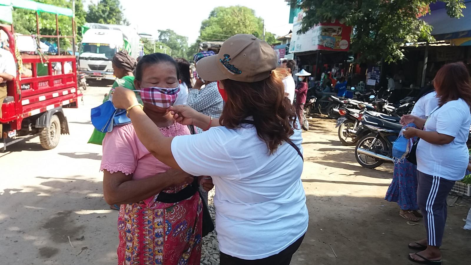 နတ်မောက်မြို့နယ်တွင် နှာခေါင်းစည်း Mask များ အခမဲ့ဖြန့်ဝေ