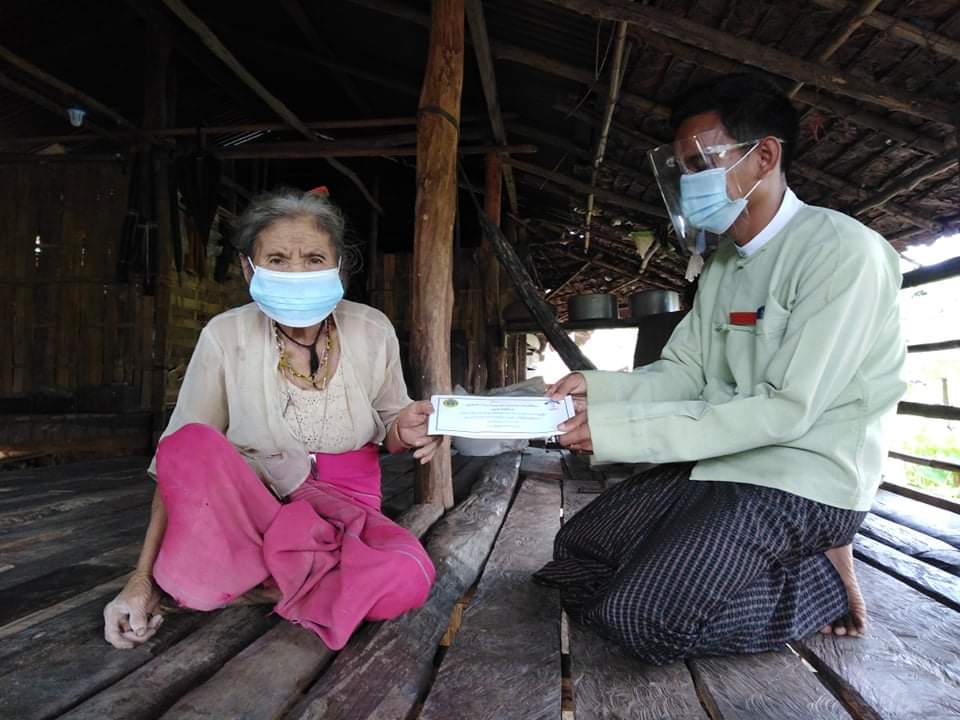 ရှမ်းရွာသစ်မြို့တွင် ကိုဗစ် ၁၉ စီးပွားရေးကုစားမှု အစီအစဉ်အရ အသက် ၈၀ န