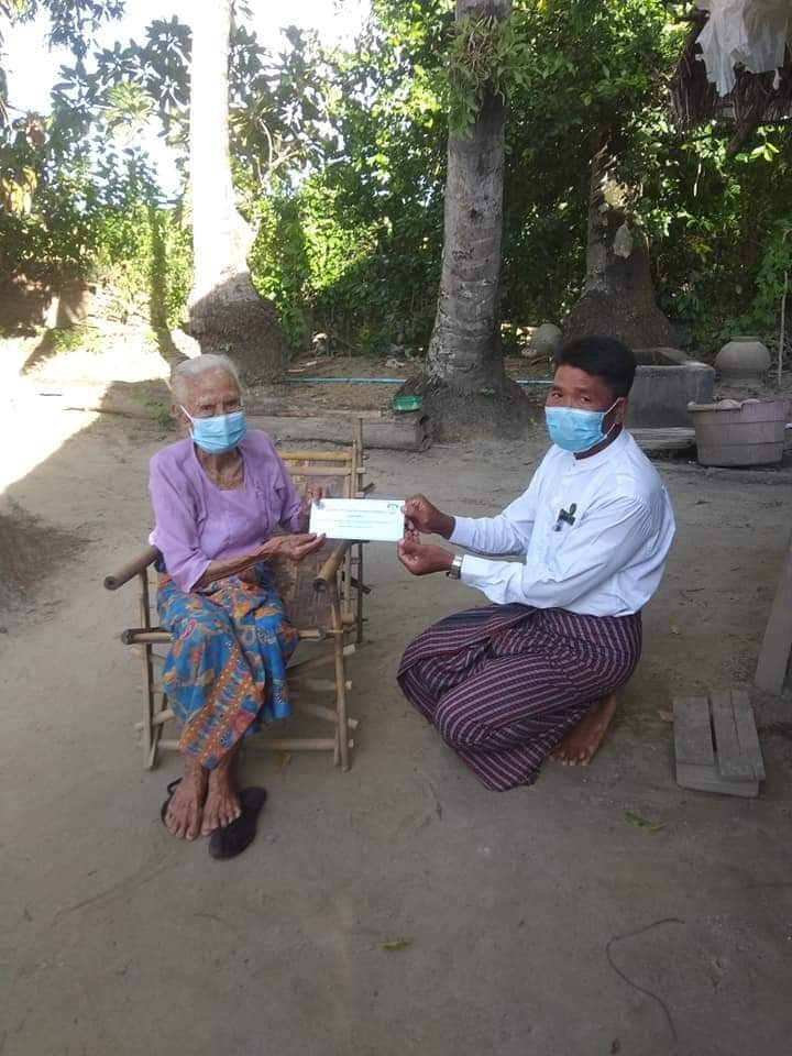 လယ်ဝေးမြို့နယ်အတွင်း ၈၅ နှစ်အထက် ဘိုးဘွားများအား ထောက်ပံ့ငွေများ အိမ