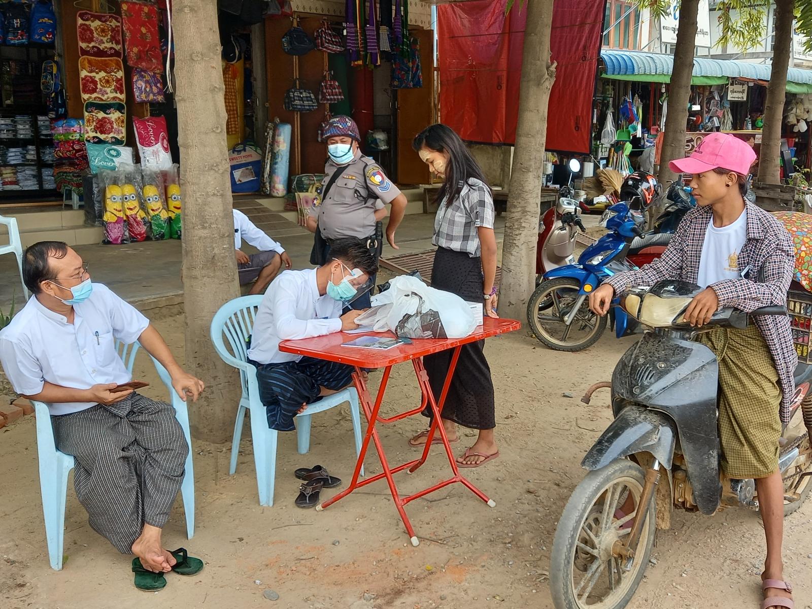 တန့်ဆည်မြို့၌ အပြင်ထွက်သည့်အခါတိုင်း နှာခေါင်းစည်း Mask တပ်ဆင် သ