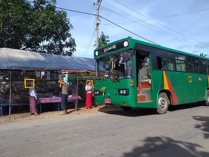 ပလောက်မြို့ မြို့အဝင် အထွက် ပူးပေါင်း စစ်ဆေးရေးဂိတ်၌ ကိုဗစ် ၁၉ ရောဂါကာကွယ် ထိန်းချုပ်ရေးစစ်ဆေးမ