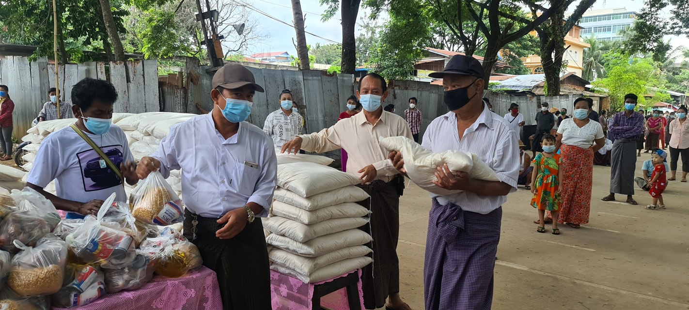 မြဝတီမြို့တွင် ကိုဗစ် ၁၉ ရောဂါကာလအတွင်း ပုံမှန်ဝင်ငွေမရှိသော အိမ်ထောင်စုများအား စားသောက်ကုန်များ