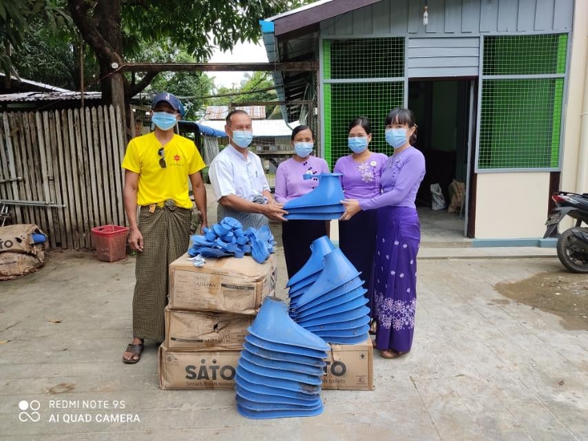 ဖြူးမြို့နယ်၌ ကျေးရွာသုံးရွာအတွက် ယင်လုံအိမ်သာသုံးပစ္စည်းများလှူဒါန်း