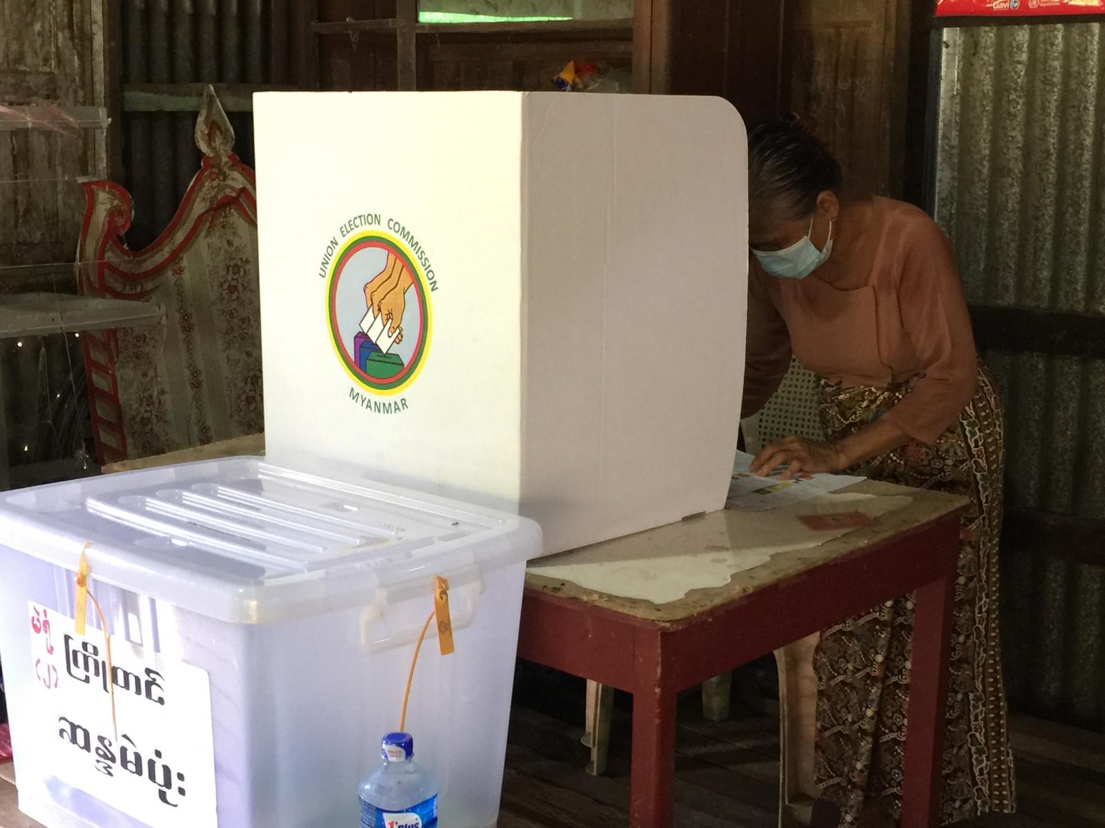 ဝါးခယ်မမြို့နယ်အတွင်းရှိ အသက် ၆၀ နှင့် အထက်ကြိုတင် ဆန္ဒမဲပေးခွင့်ရှိသူမ