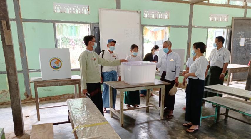 ထန်းတပင်မြို့နယ် ကျေးရွာအုပ်စုအတွင်းရှိ မဲရုံများအား တာဝန်ရှိသူများ လ