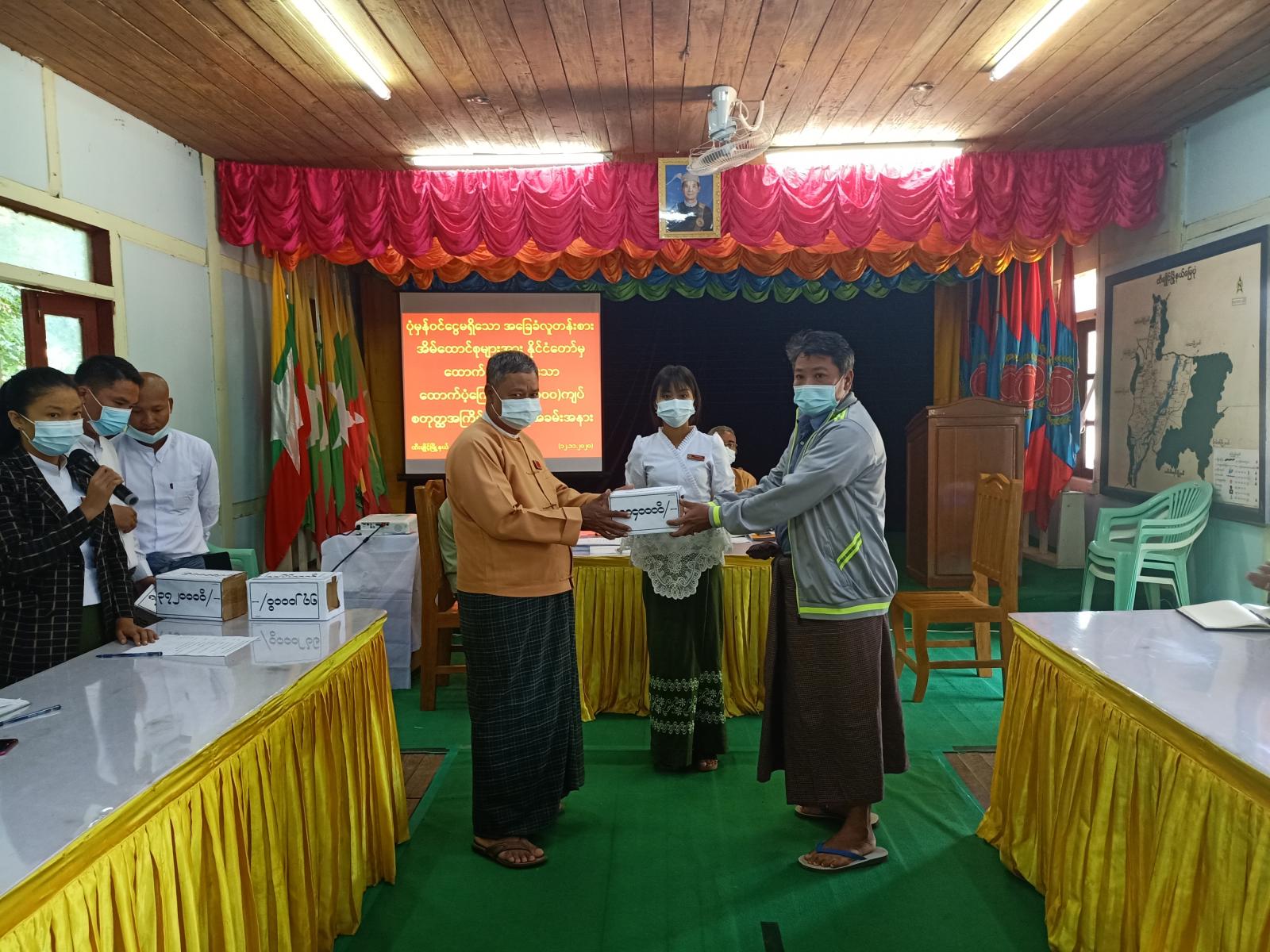ကသာခရိုင်ထီးချိုင့်မြို့နယ်တွင် ပုံမှန်ဝင်ငွေမရှိသော အခြေခံလူတန်းစားအိမ