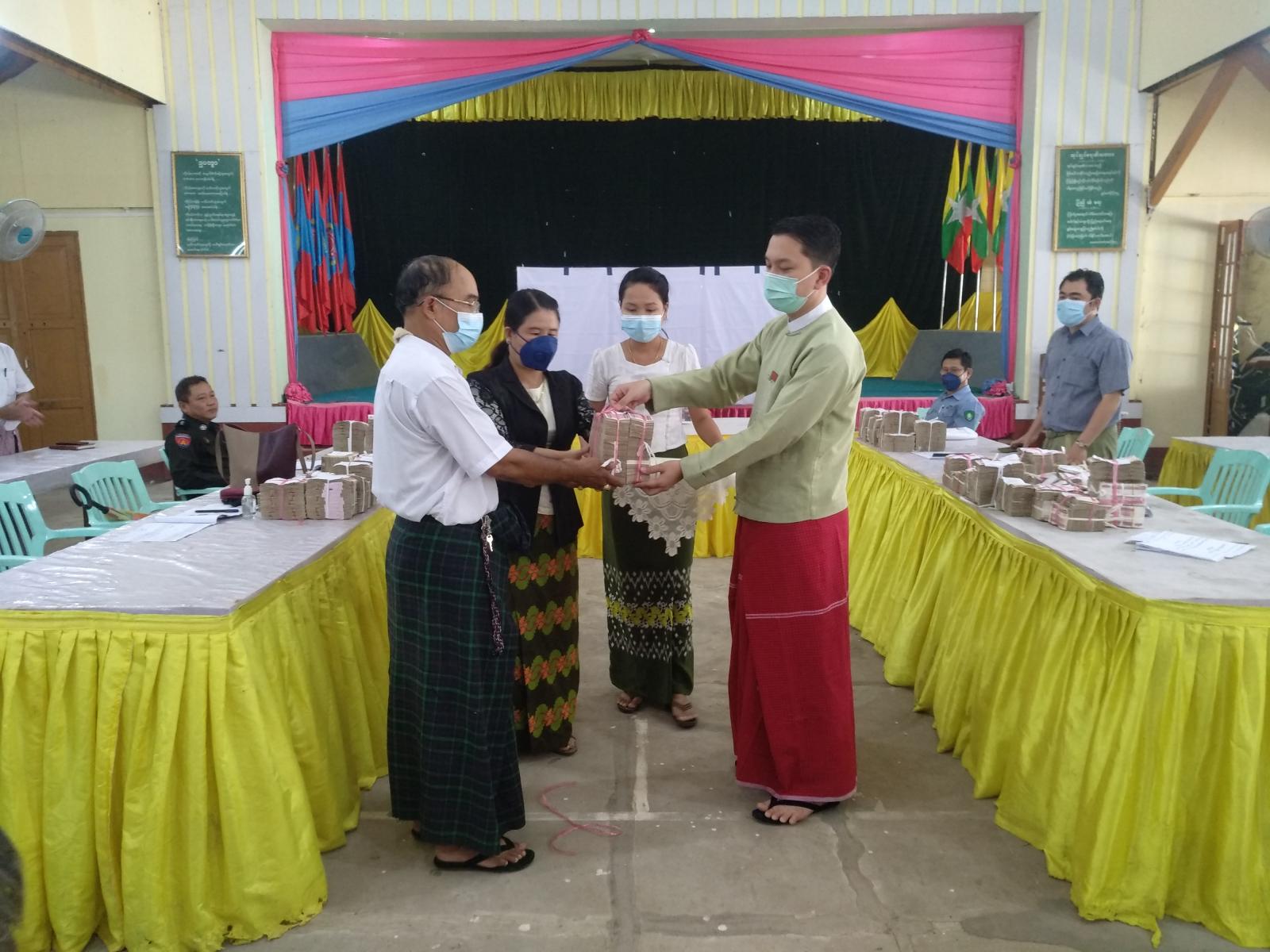 အင်္ဂပူမြို့နယ်အတွင်းရှိ အခြေခံလူတန်းစား အိမ်‌ထောင်စုများအား ထောက်ပံ့င