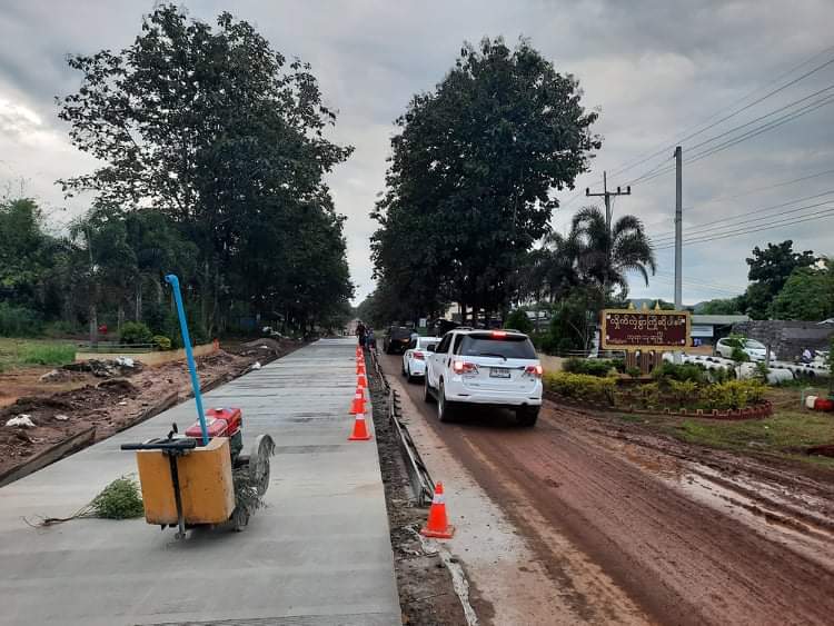 ဘုရားသုံးဆူမြို့ ဘုရင့်နောင်လမ်းမကြီး မြို့တွင်းလမ်းဆောင်ရွက်မှု ၅၀ ပြီးစီး Information And