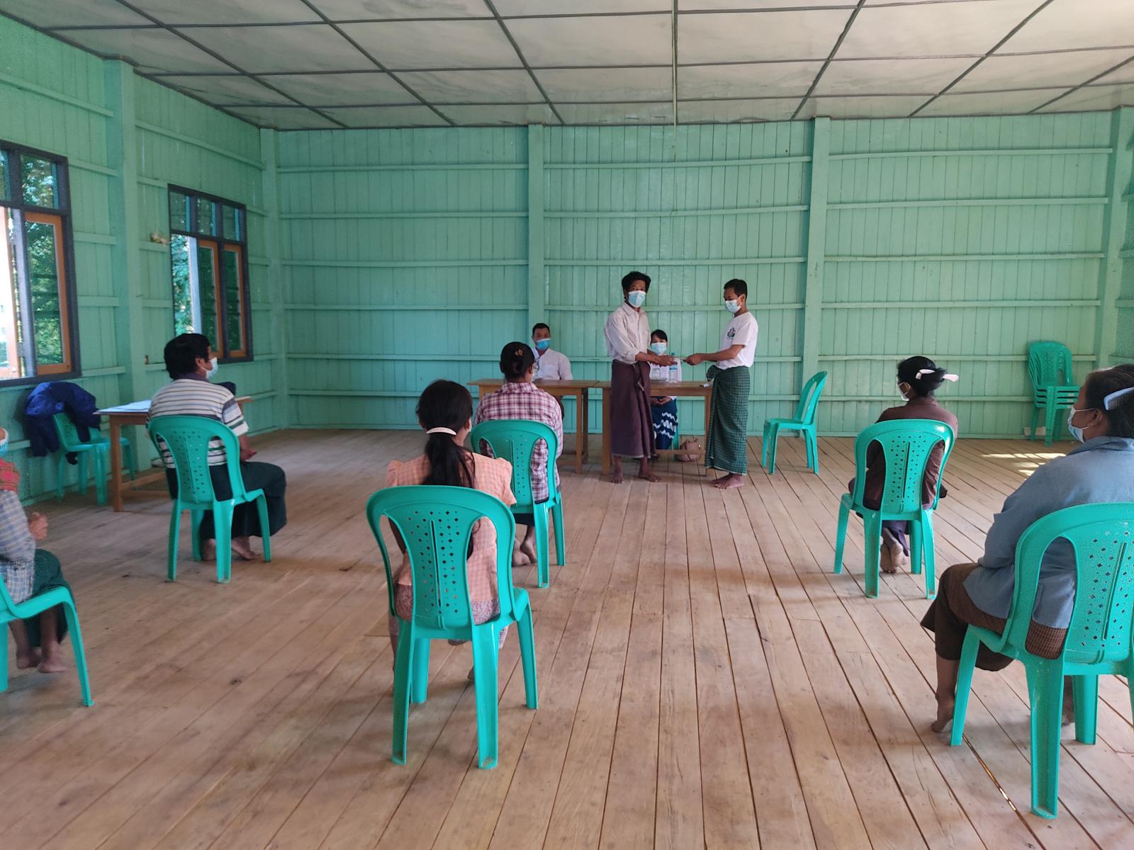မိုင်းဆတ်မြို့၌ မဲရုံမီးဘေးလုံခြုံရေးအတွက် မီးသတ်ဆေးဘူးဖြင့် မီးငြှိမ
