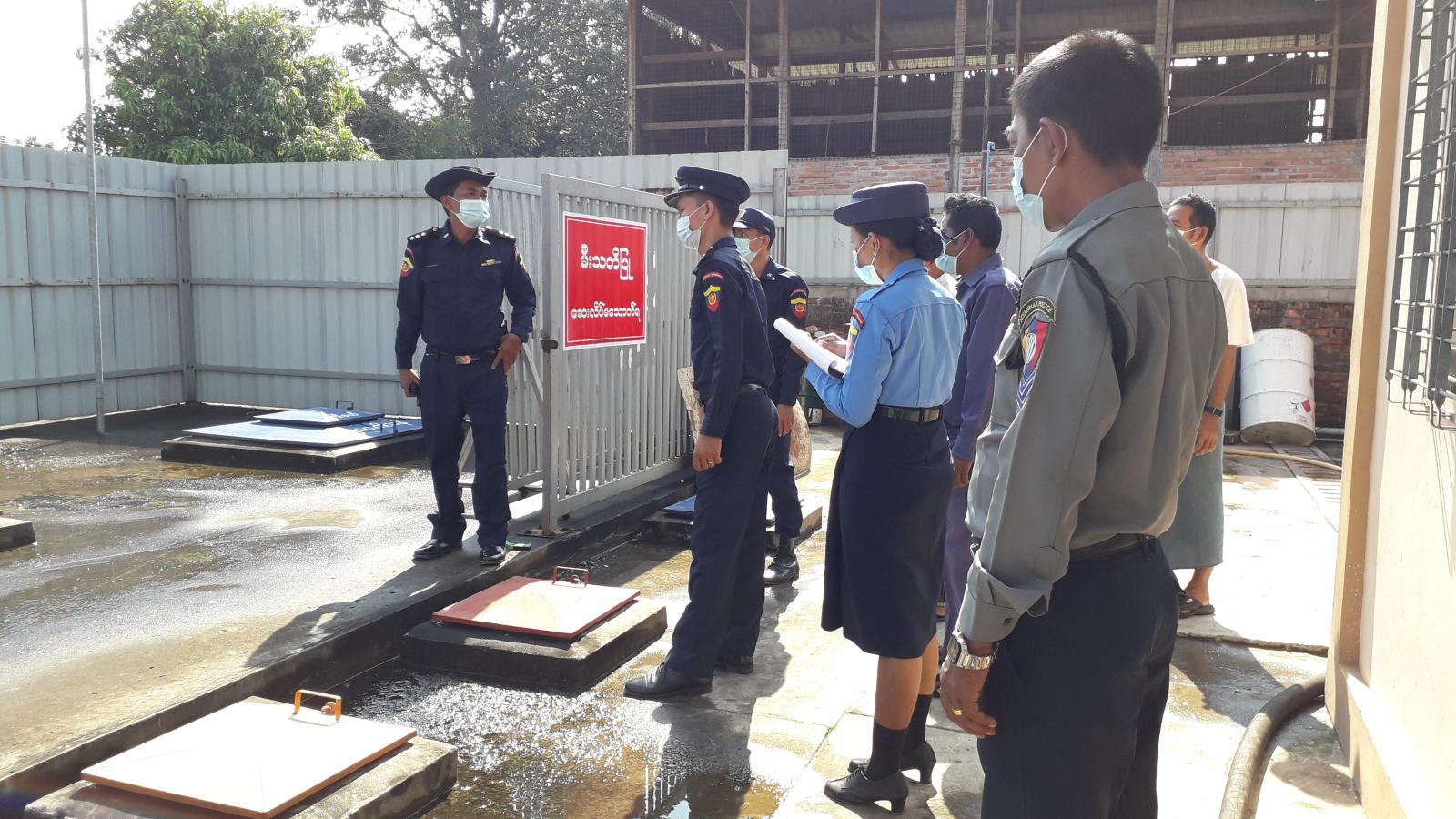 သံဖြူဇရပ်မြို့နယ်တွင် စက်သုံးဆီအရောင်းဆိုင်များအား မီးဘေးအန္တရာယ်ကြိုတင