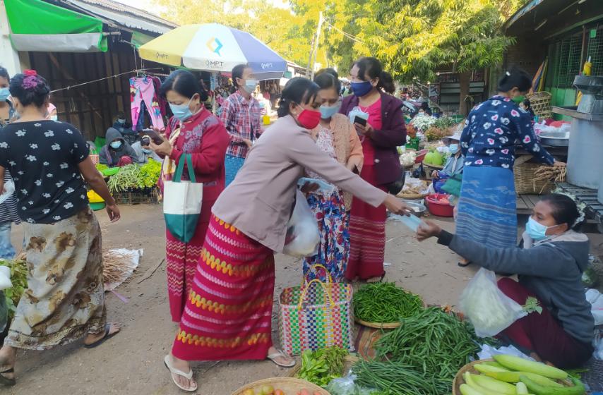ညောင်ဦးမြို့နယ် အမျိုးသမီးကော်မတီမှ နှာခေါင်းစည်းများ နေရာလေးနေရာတွင်ဖ