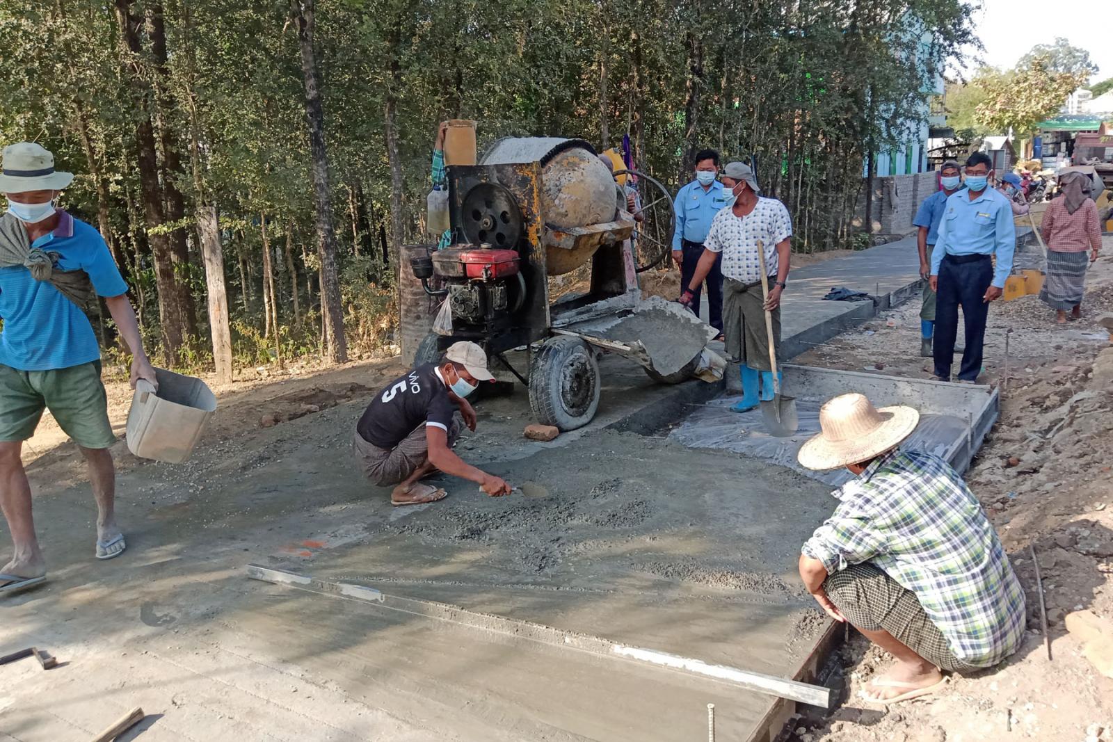 ကံမမြို့ အမှတ် ၂ ရပ်ကွက် ရွှေစေတီလမ်းအား မြေသားလမ်းအဖြစ်မှ ကွန်ကရစ်လမ
