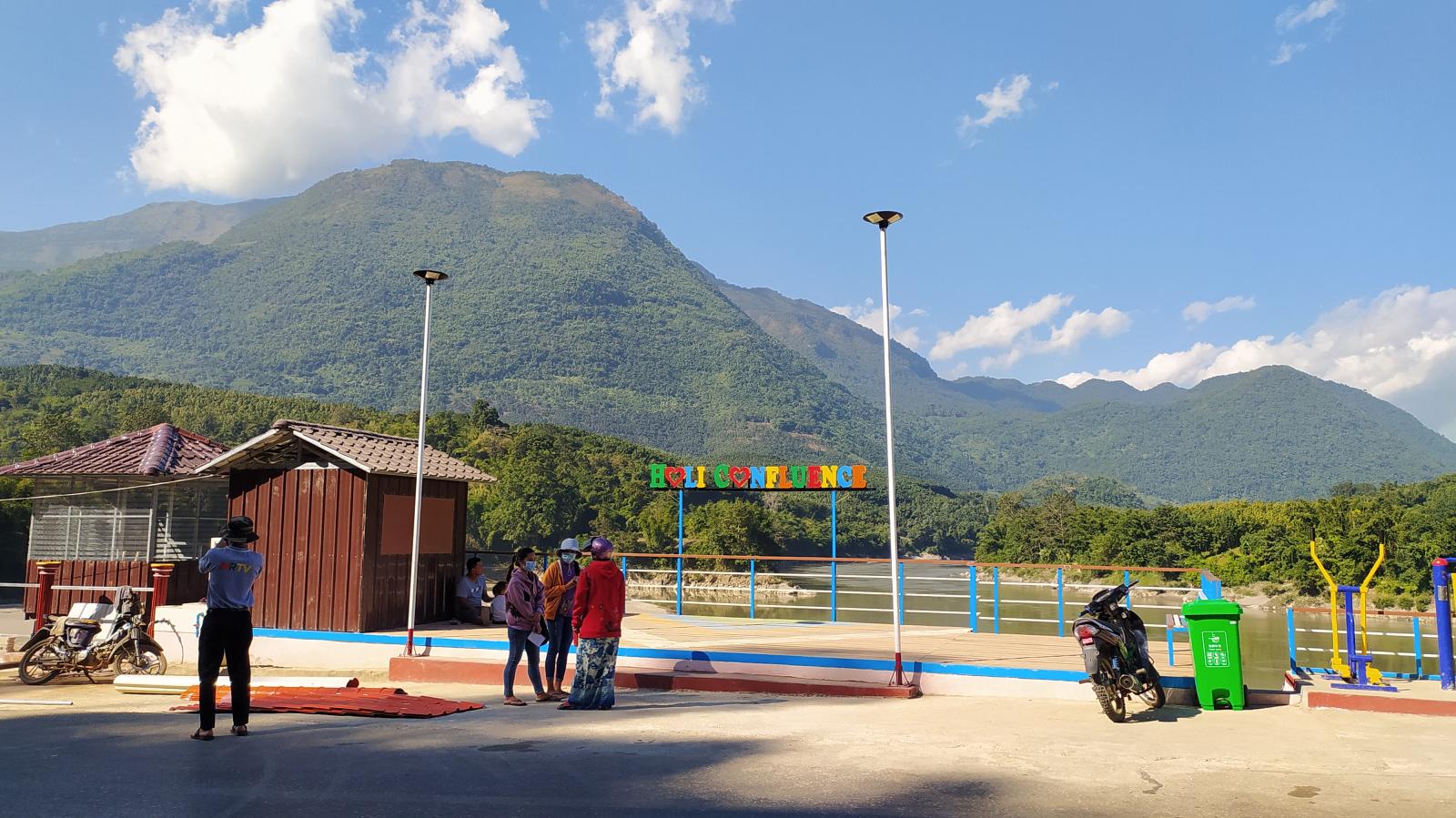 ကွမ်းလုံမြို့နယ် ဟိုလီမြစ်စုံတွင် အများပြည်သူ လည်ပတ်အပန်းဖြေနိုင်ရန်အတ