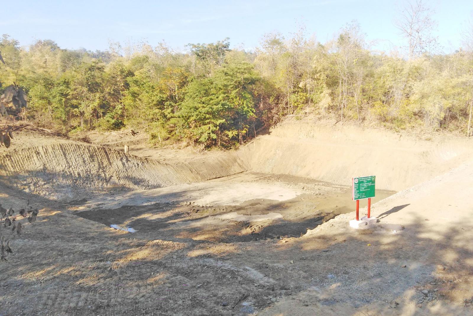 ကံမမြို့နယ် မုန်းဒါးလေးကျေးရွာတွင် မြေသားမိုးရေလှောင်ကန် တူးဖော်ဆောင်ရ
