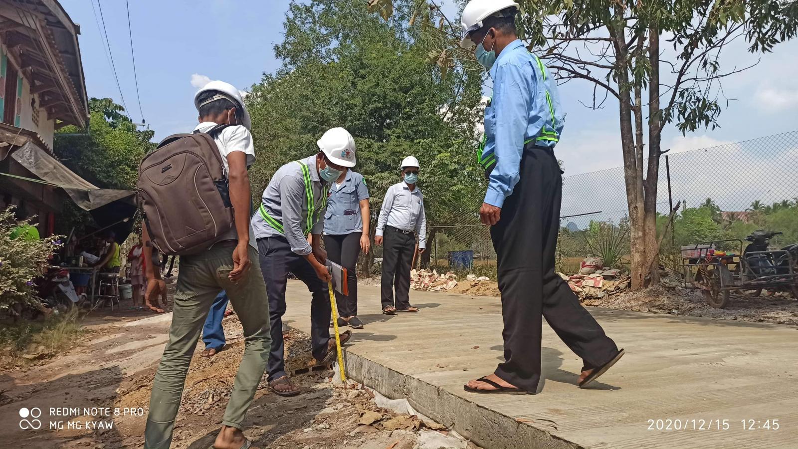ဘုရားသုံးဆူမြို့ အမှတ် ၁ ရပ်ကွက်ရှိ စံပယ်လမ်းခင်းကျင်းမှုအား ကွင်းဆင