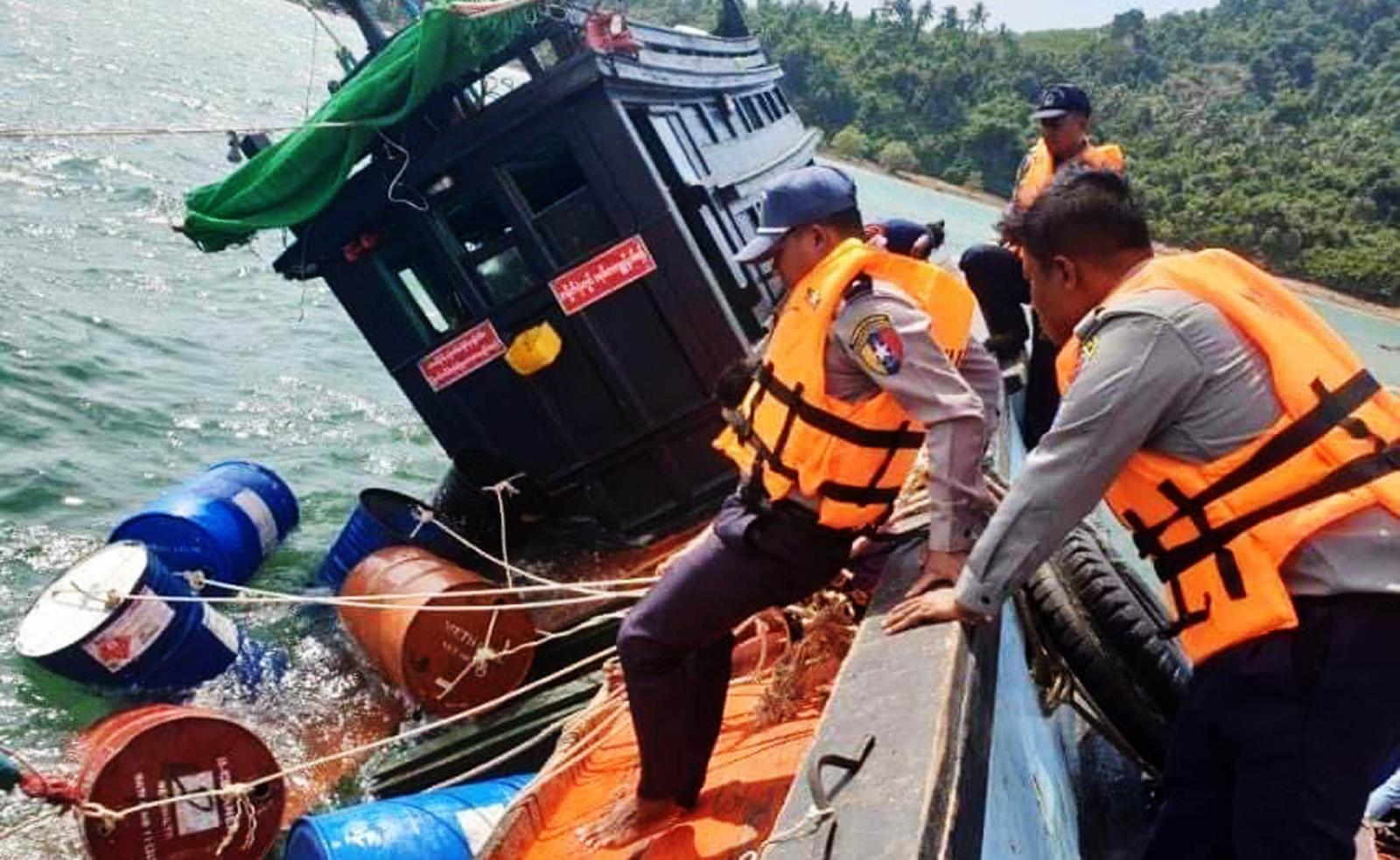 ကော့သောင်းမြို့ ဆလုံကျွန်းအနီး ငါးသယ်လှေတစ်စီးနစ်မြုပ်မှုဖြစ်ပွား