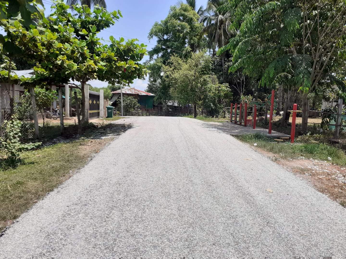 ကျိုက်ဒုံမြို့၊ပိတောက်လမ်းတွင် ကတ္တရာထပ်ပိုးလွှာခင်းခြင်းလုပ်ငန်း ရာန