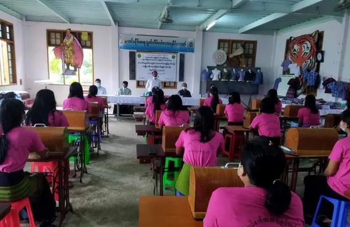 ဟုမ္မလင်းမြို့နယ်တွင် အသက်မွေးဝမ်းကျောင်း အထောက်အကူပြု အမျိုးသမီးစက်ခ