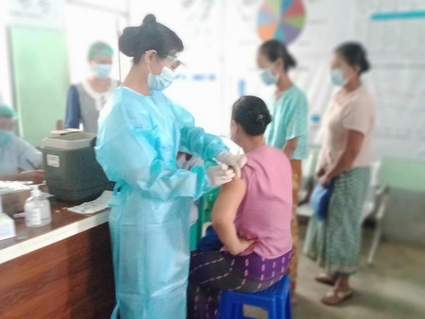 နတ်တလင်းမြို့တွင် ကိုဗစ် ၁၉ ရောဂါ ကာကွယ်ဆေး မထိုးရသေးသော ပညာရေးဝန်ထမ်းမ
