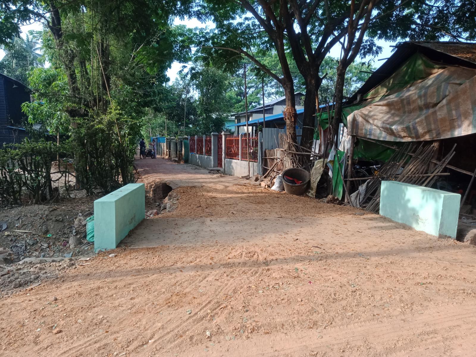 လက်ပံတန်းမြို့နယ် မအူကုန်ရပ်ကွက်တွင် ကရင်မေတ္တာလမ်း ကွန်ကရစ်တံတားတည