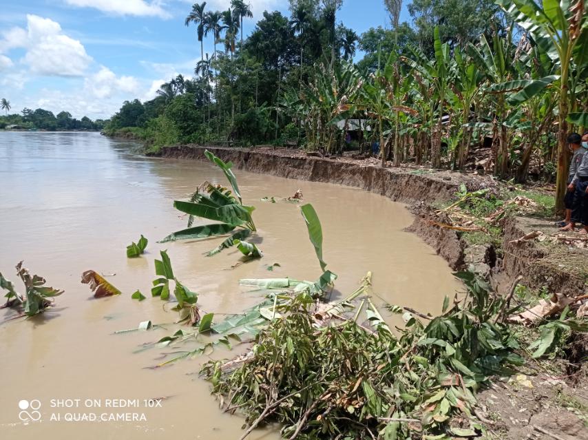 ဝါးခယ်မမြို့နယ်၌ ဧရာဝတီမြစ်ရေ တိုက်စားမှုကြောင့် မြစ်ကမ်းပါးပြိုကျမှုဖ