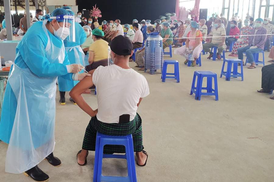 နမ့်ခမ်းမြို့၌ သက်ကြီးရွယ်အိုများ၊ သံဃာတော်များနှင့် ပြည်သူများအား