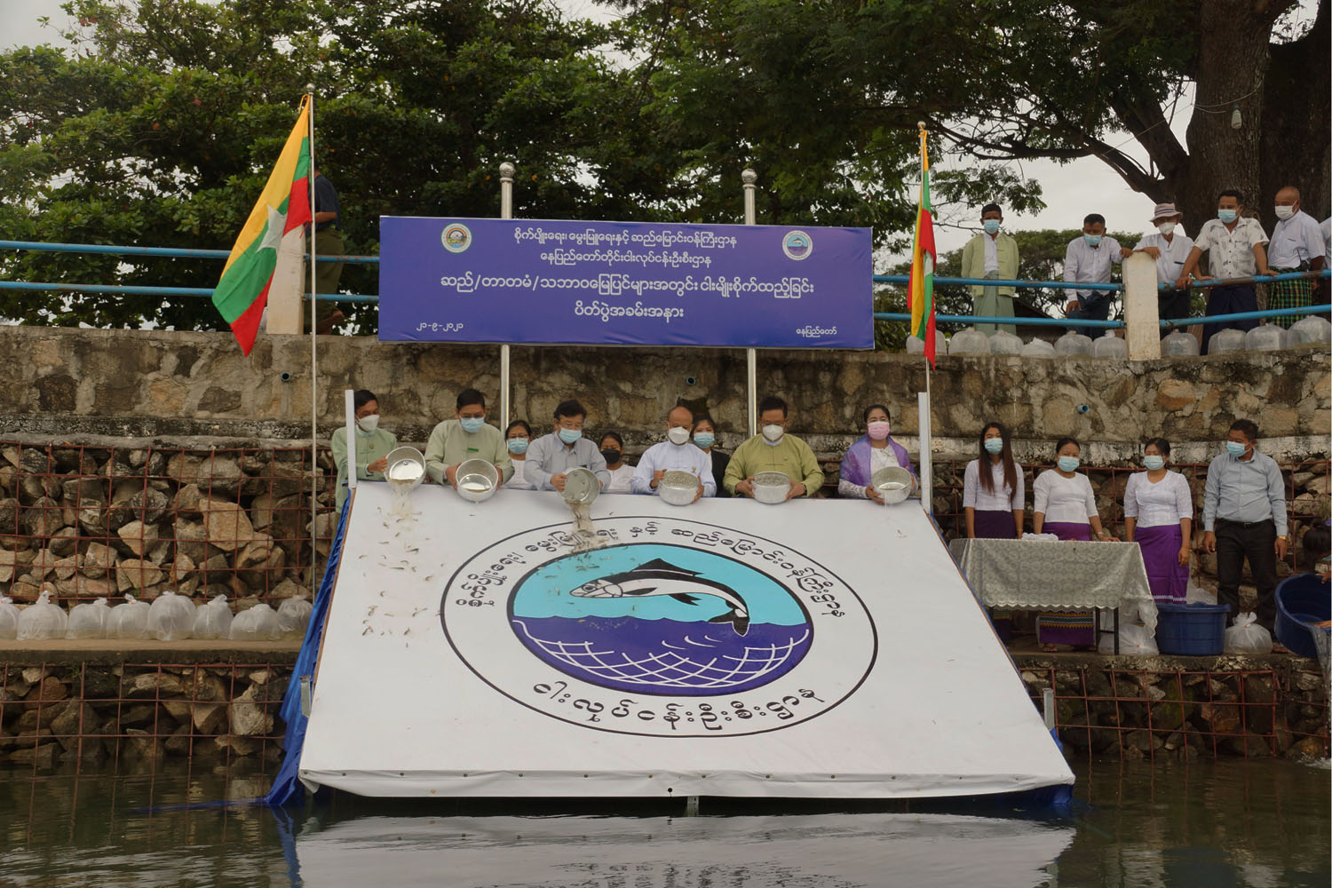 ဇေယျာသီရိမြို့နယ်ရှိပေါင်းလောင်းမြစ်အတွင်းငါးမျိုးစိတ်စိုက်ထည့