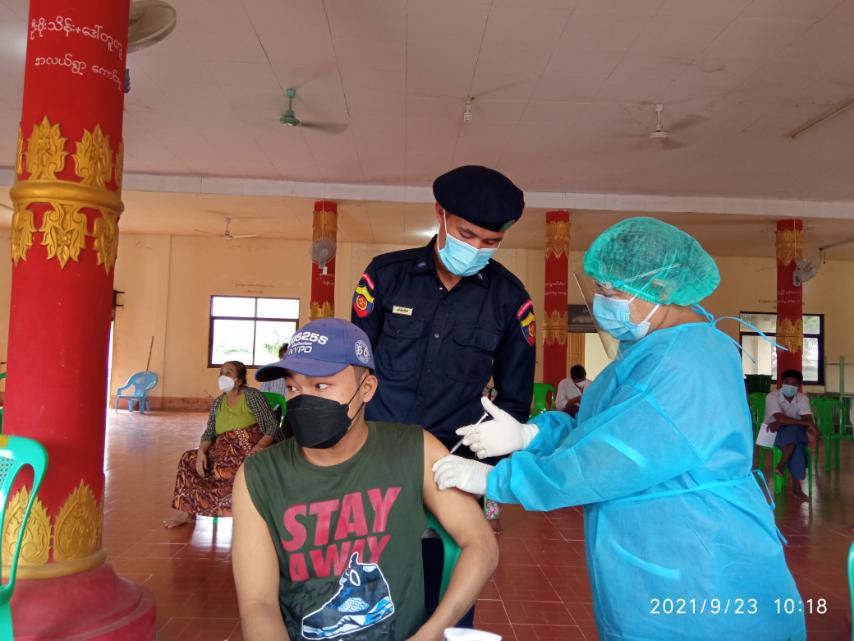 ဂွမြို့နယ်၌ အသက် ၅၅ နှစ်အထက်နှင့် ဦးစားပေးအုပ်စုအလိုက် ဒေသခံပြည်သူများအား ကိုဗစ် ၁၉ရောဂါ ကာကွယ