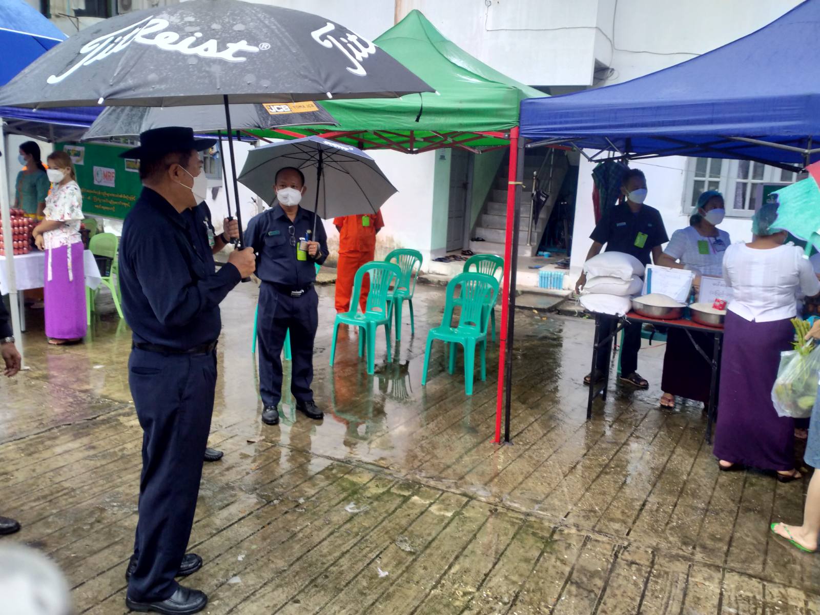 ဒဂုံမြို့နယ်တွင် သန့်ရှင်းလတ်ဆတ်သော အသား ငါးဟင်းသီးဟင်းရွက်များကို စ