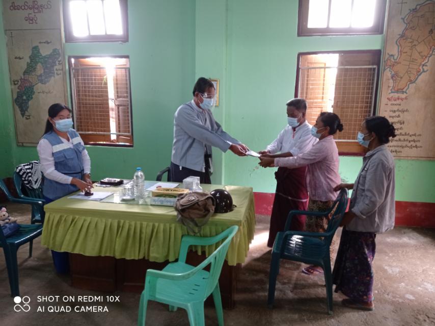 ဝါးခယ်မမြို့နယ်၌မြစ်ကမ်းပါးပြိုကျသဖြင့်ပြောင်းရွေ့ခဲ့သောအိမ်ထောင်စုမ