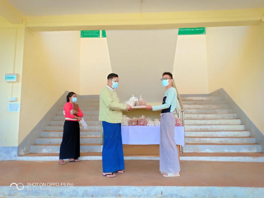 နမ္မတူမြို့နယ် အထွေထွေအုပ်ချုပ်ရေးဦးစီးဌာနရုံးရှိ ဝန်ထမ်းများအား အခ