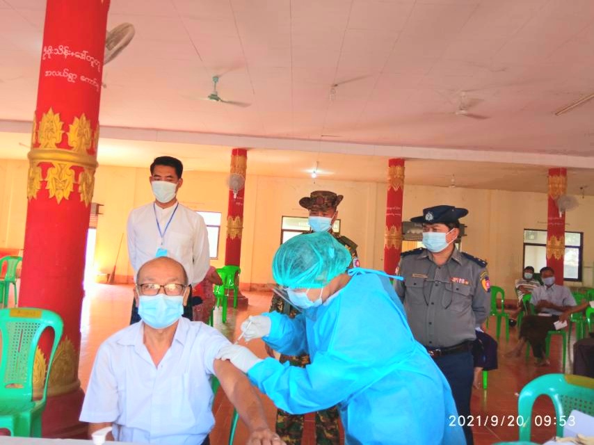 ဂွမြို့၌အသက် ၅၅ နှစ်နှင့်အထက် ပြည်သူများအား ကိုဗစ် ၁၉ ရောဂါကာကွယ်ဆေးစတင် ထိုးနှံပေး လျက်ရှိ