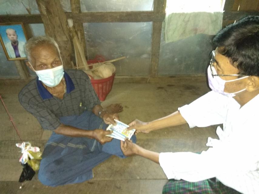 ရေဖြူမြို့နယ်တွင် အသက် ၈၅ နှစ်နှင့်အထက်သက်ကြီးဘိုဘွားများအား လူမှုရေးပင