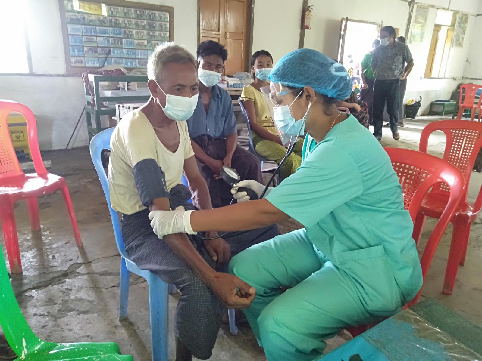 ပုဏ္ဏားကျွန်းမြို့နယ် စက်မှုဇုံတိုက်ပွဲရှောင်ကယ်ဆယ်ရေးစခန်း၌ အသက် ၁၈ န